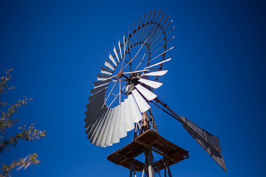 Windpomp bilder – Bläddra bland 112 stockfoton, vektorer och videor ...