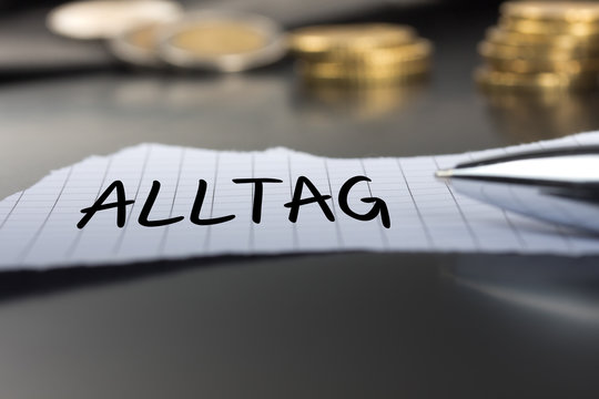 Alltag Bilder – Durchsuchen 120,852 Archivfotos, Vektorgrafiken und ...