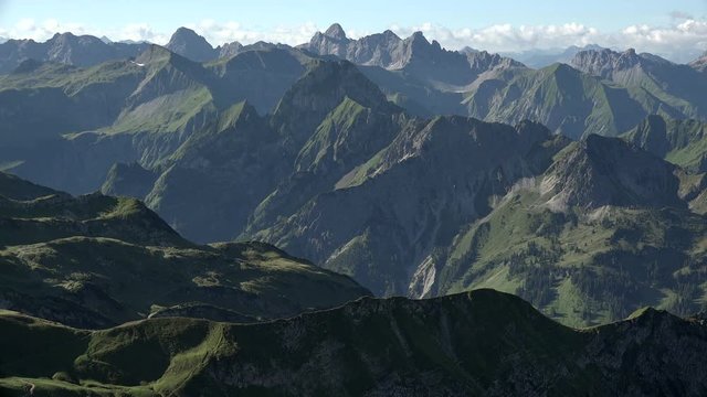 Allgaeu 影像 – 瀏覽 65,325 個素材庫相片、向量圖和影片 | Adobe Stock