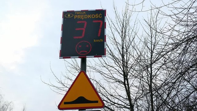 Imágenes de "Speed Sign": descubre bancos de fotos, ilustraciones ...
