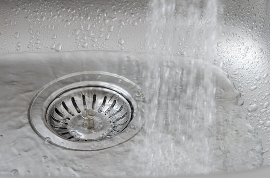 Afbeeldingen over Abfluss – Blader in stockfoto's, vectoren en video's ...