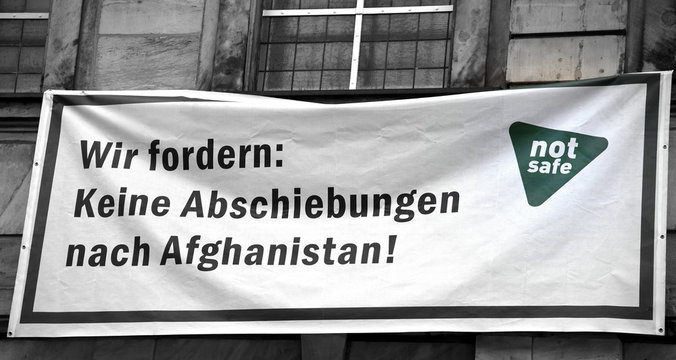 Abschiebung Bilder – Durchsuchen 2,598 Archivfotos, Vektorgrafiken und ...