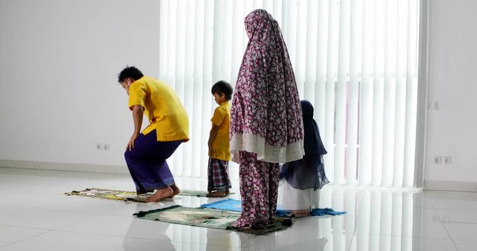 Muslim Kids Muslim Prayer Images – Browse 19,096 Stock Photos, Vectors ...