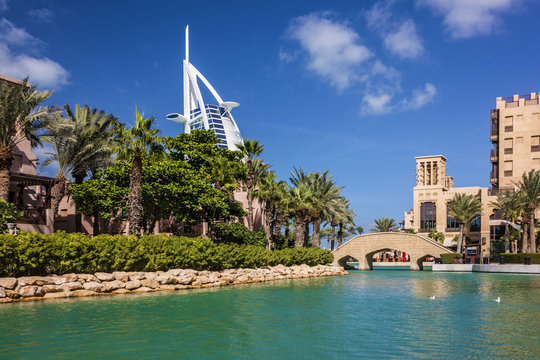 รูปภาพMadinat – เลือกดูภาพถ่ายสต็อก เวกเตอร์ และวิดีโอ1,786 | Adobe Stock
