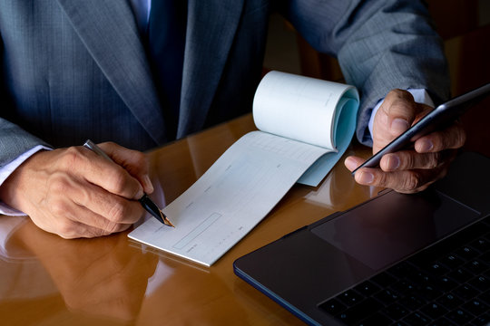 Checkbook Images – Browse 7,555 Stock Photos, Vectors, and Video ...