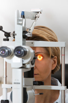 186 BESTE Optikerin BILDER, STOCK-FOTOS & -VEKTORGRAFIKEN | Adobe Stock