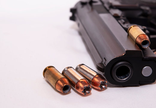 Afbeeldingen over "Four Bullets" – Blader in stockfoto's, vectoren en ...
