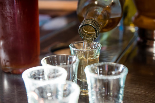 Schnaps bilder – Bläddra bland 10,928 stockfoton, vektorer och videor ...