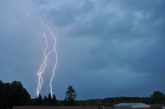 Donnern bilder – Bläddra bland 1,298 stockfoton, vektorer och videor ...