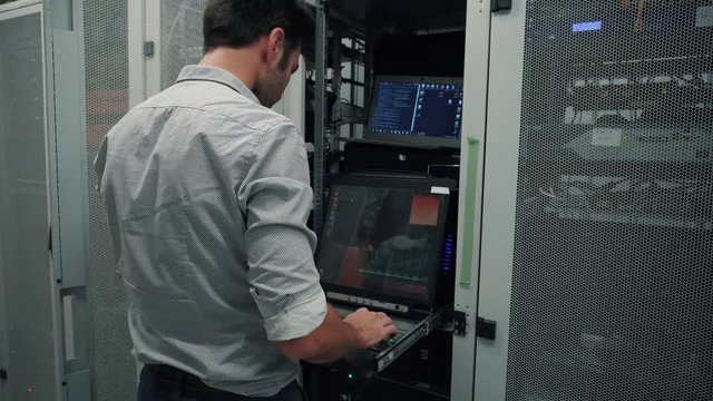 Datacenter Worker Images – Browse 5,712 Stock Photos, Vectors, and ...