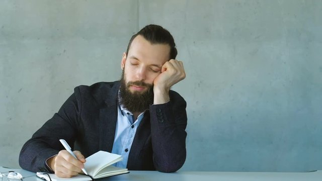 "Nodding Off" Imagens – Procure 168 fotos, vetores e vídeos | Adobe Stock