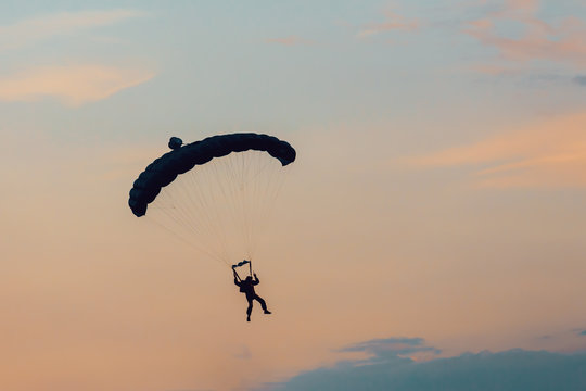 "Parachute Jump" Billeder – Gennemse 1,453 stockfotos, vektorer og ...