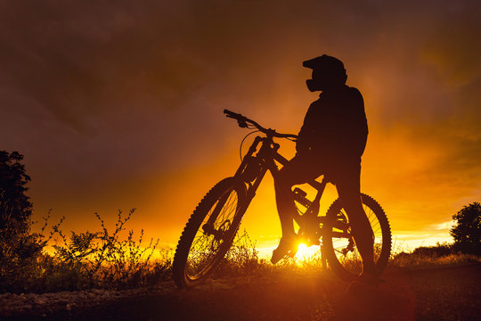 Downhill bilder – Bläddra bland 148,883 stockfoton, vektorer och videor ...