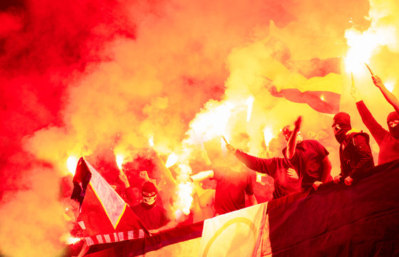 Hooligans Bilder – Durchsuchen 53,321 Archivfotos, Vektorgrafiken und ...