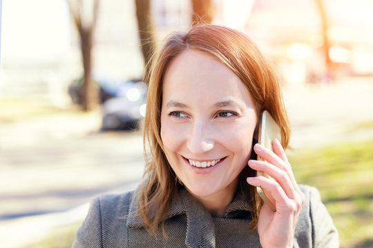 Wooman Bilder – Durchsuchen 2,533 Archivfotos, Vektorgrafiken und ...