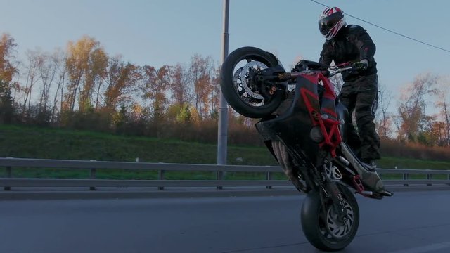 Motorcycler-Bilder: Stock-Fotos & -Videos. | Adobe Stock