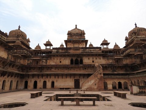 Akbari Mahal