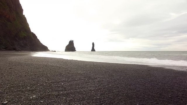 Reynisdrangur Bilder – Durchsuchen 116 Archivfotos, Vektorgrafiken und ...