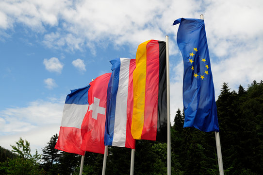 รูปภาพFahnen – เลือกดูภาพถ่ายสต็อก เวกเตอร์ และวิดีโอ15,393 | Adobe Stock
