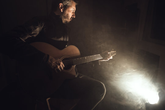 Obrázky Vocalist – procházejte fotografie, vektory a videa 241,184 ...