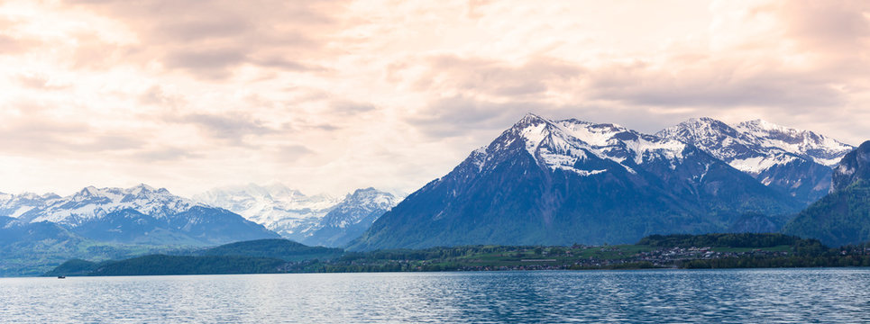 Niesen 画像 - 参照 4,314 Stock 写真、ベクターおよびビデオ | Adobe Stock