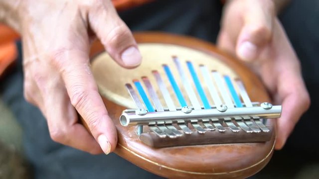 Solospiel Bilder – Durchsuchen 4,037 Archivfotos, Vektorgrafiken und ...