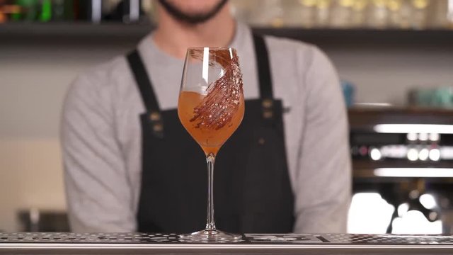 Barkeeping Bilder – Durchsuchen 1,179 Archivfotos, Vektorgrafiken und ...