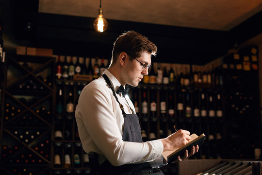 Hotelfachmann Bilder – Durchsuchen 974 Archivfotos, Vektorgrafiken und ...