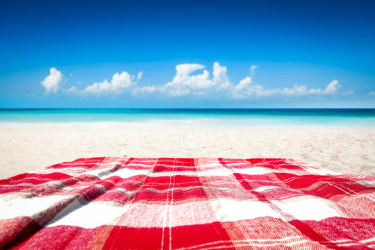 Blue Picnic Blanket Images – Browse 14,051 Stock Photos, Vectors, and ...