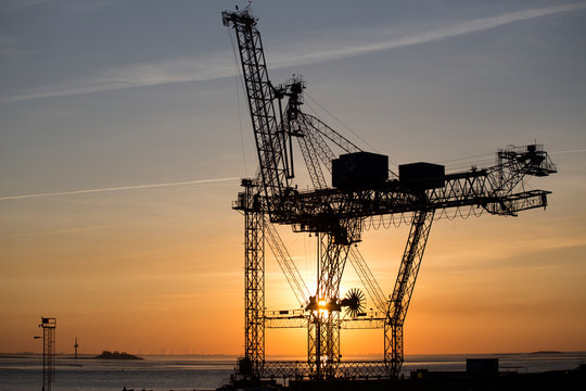 Containerkran Billeder – Gennemse 4,045 stockfotos, vektorer og videoer ...