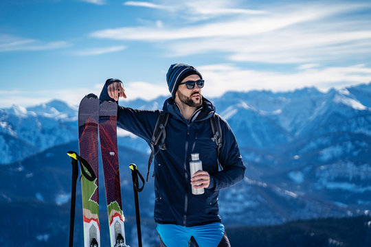 LAS 865,930 MEJORES IMÁGENES, FOTOS DE ARCHIVO Y VECTORES DE Esquiando ...