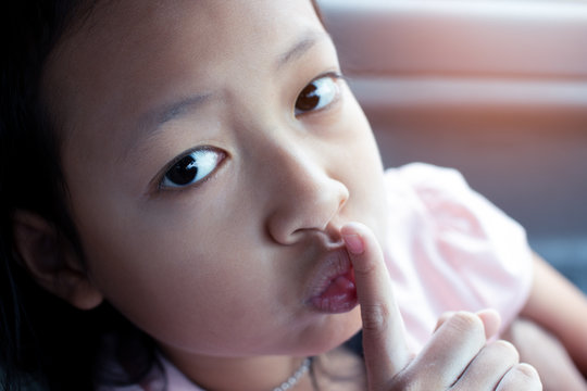 Secretive bilder – Bläddra bland 13,314 stockfoton, vektorer och videor ...