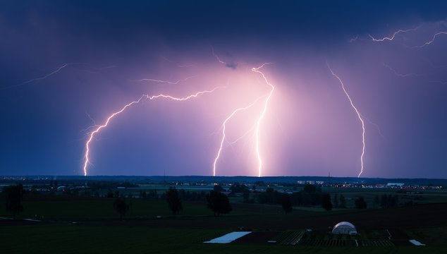 Donnern bilder – Bläddra bland 1,298 stockfoton, vektorer och videor ...