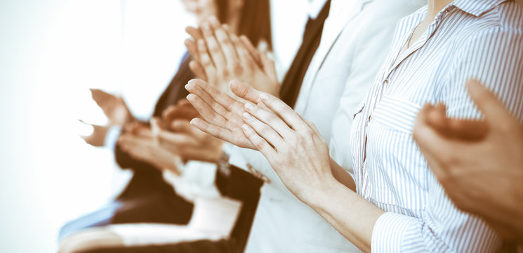 Applause Bilder – Durchsuchen 82,150 Archivfotos, Vektorgrafiken und ...