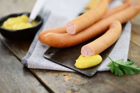 Wienerli Bilder – Durchsuchen 9,855 Archivfotos, Vektorgrafiken und ...