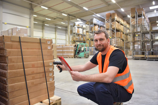 Lagerarbeiter Images – Browse 506 Stock Photos, Vectors, and Video ...