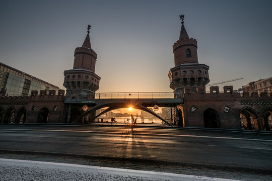 Oberbau Bilder – Durchsuchen 2,538 Archivfotos, Vektorgrafiken und ...