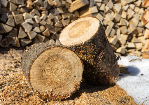 Holzscheit bilder – Bläddra bland 3,172 stockfoton, vektorer och videor ...