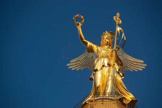 รูปภาพGoldelse – เลือกดูภาพถ่ายสต็อก เวกเตอร์ และวิดีโอ932 | Adobe Stock
