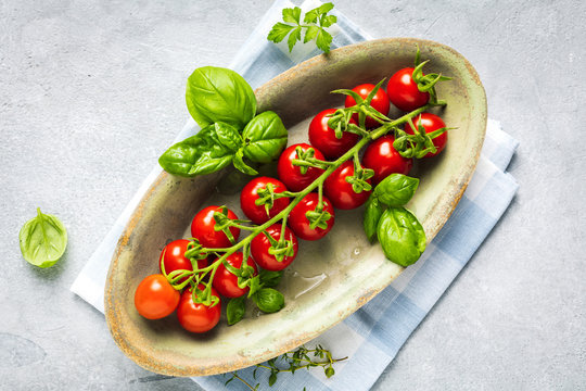 Kirschtomaten Bilder – Durchsuchen 289,436 Archivfotos, Vektorgrafiken ...