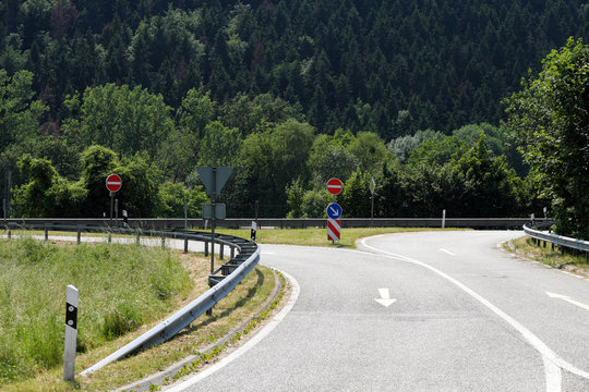 Auffahren Bilder – Durchsuchen 137 Archivfotos, Vektorgrafiken und ...