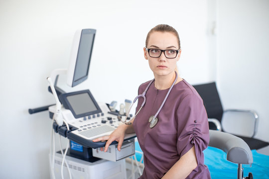 Ultrasonographer Imagens – Procure 270 fotos, vetores e vídeos | Adobe ...