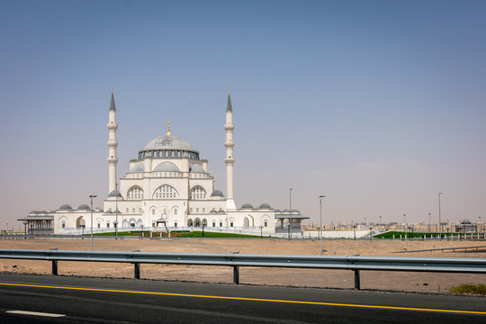 "Sharjah Mosque" Images – Browse 157 Stock Photos, Vectors, and Video ...