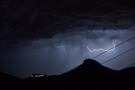 Donnern bilder – Bläddra bland 1,298 stockfoton, vektorer och videor ...