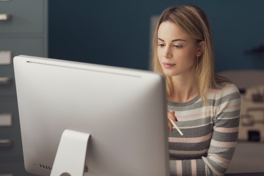 Woman Working At Desktop Computer Images – Browse 103,908 Stock Photos ...