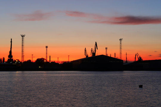 Schichtende Images – Browse 37 Stock Photos, Vectors, and Video | Adobe ...