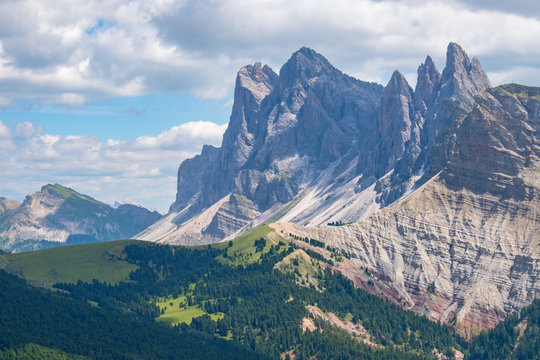 "Odle Mountains"-Bilder: Stock-Fotos & -Videos. | Adobe Stock