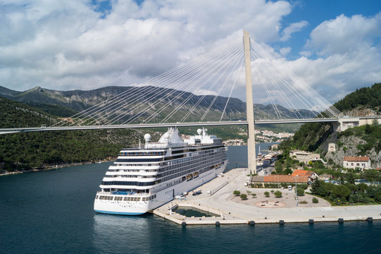 รูปภาพOmbla – เลือกดูภาพถ่ายสต็อก เวกเตอร์ และวิดีโอ99 | Adobe Stock