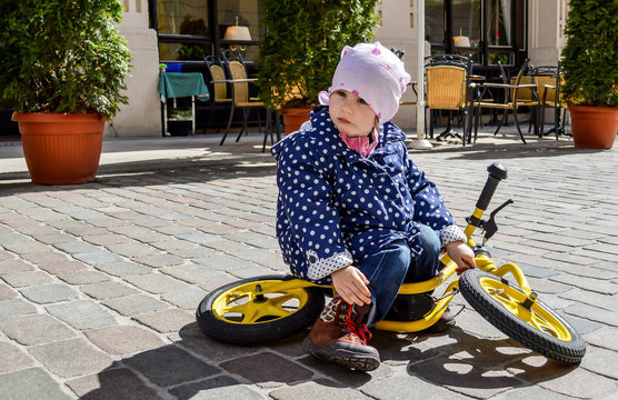 「Schmollen」の写真素材 | 1,207件の無料イラスト画像 | Adobe Stock