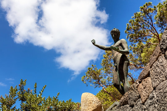 Éphèbe - Images et vidéos libres de droits | Adobe Stock